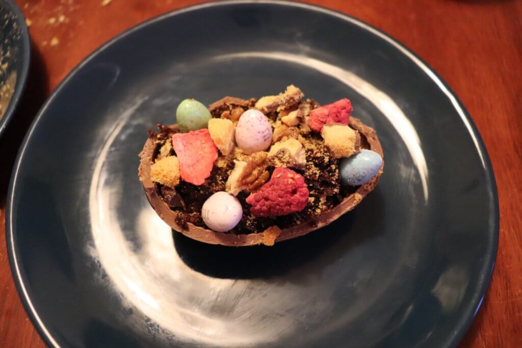Filled Easter Egg Dessert | Recipe ⋆ Jupiter & Dann